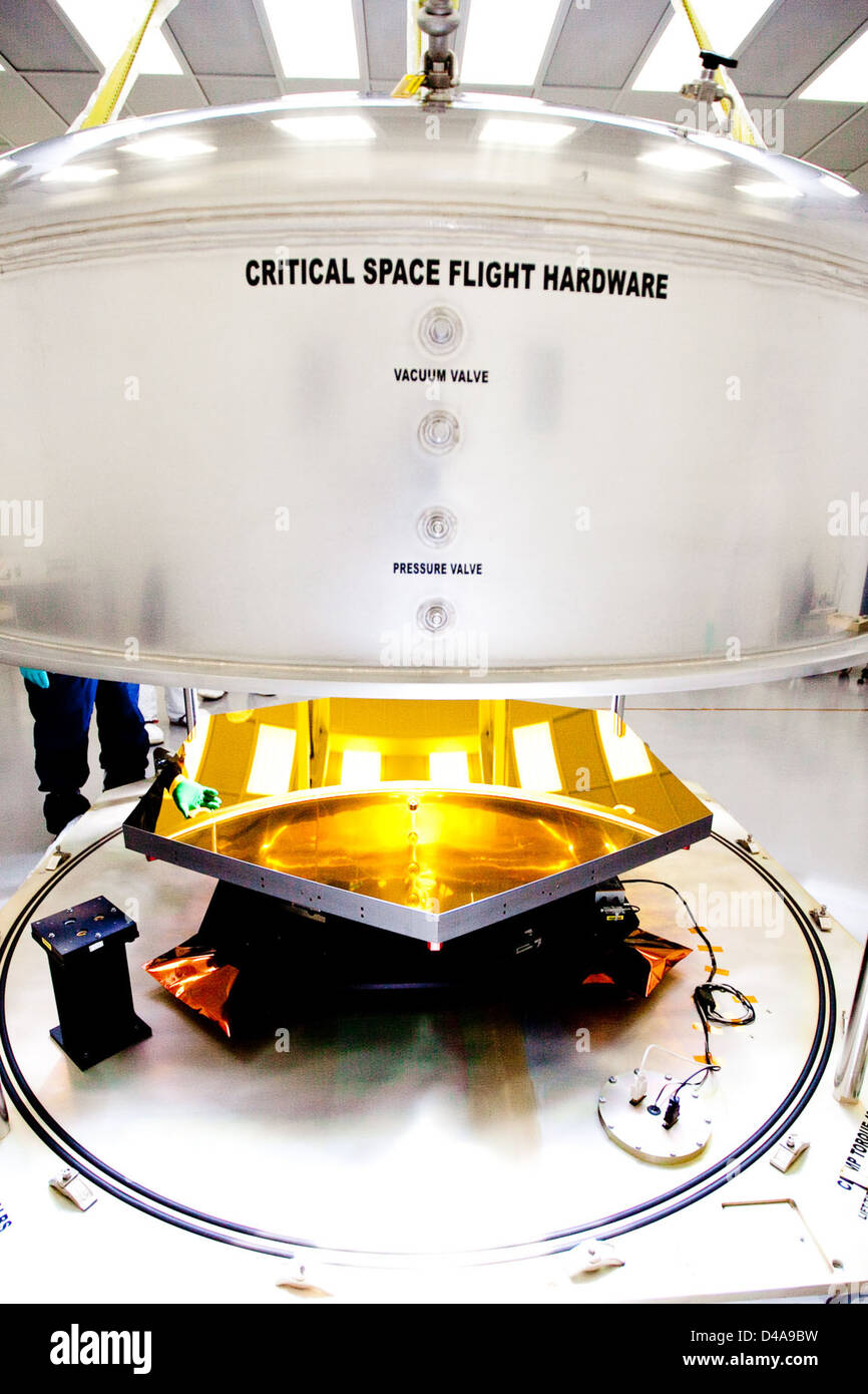 The primary mirror segment of the James Webb Space Telescope is gold ...