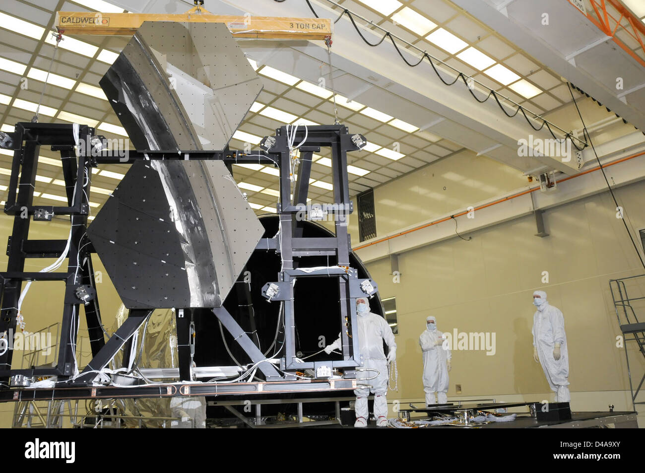 The mirrors for the James Webb Space Telescope (JWST) arrive at NASA’s ...