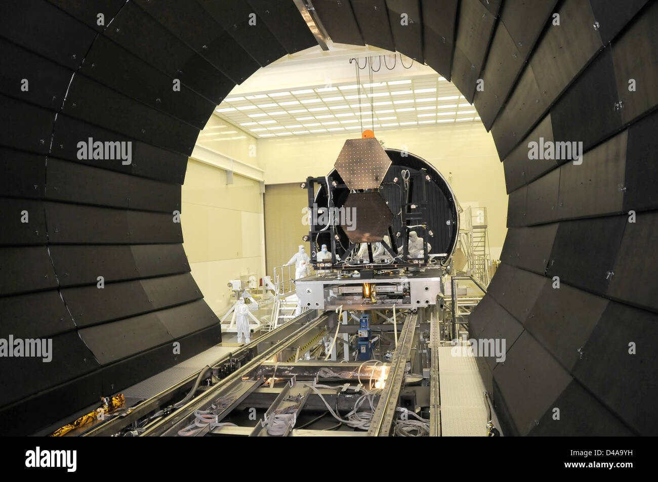 The mirrors for the James Webb Space Telescope (JWST) arrive at the ...