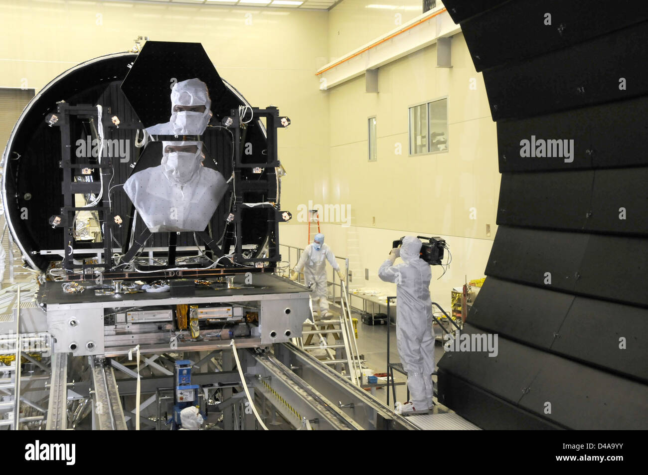 NASA delivers the James Webb Space Telescope (JWST) mirrors to Marshall ...