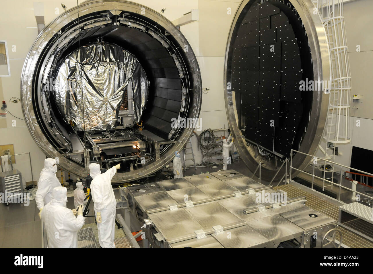 The mirrors for the James Webb Space Telescope (JWST) arrive at NASA's ...