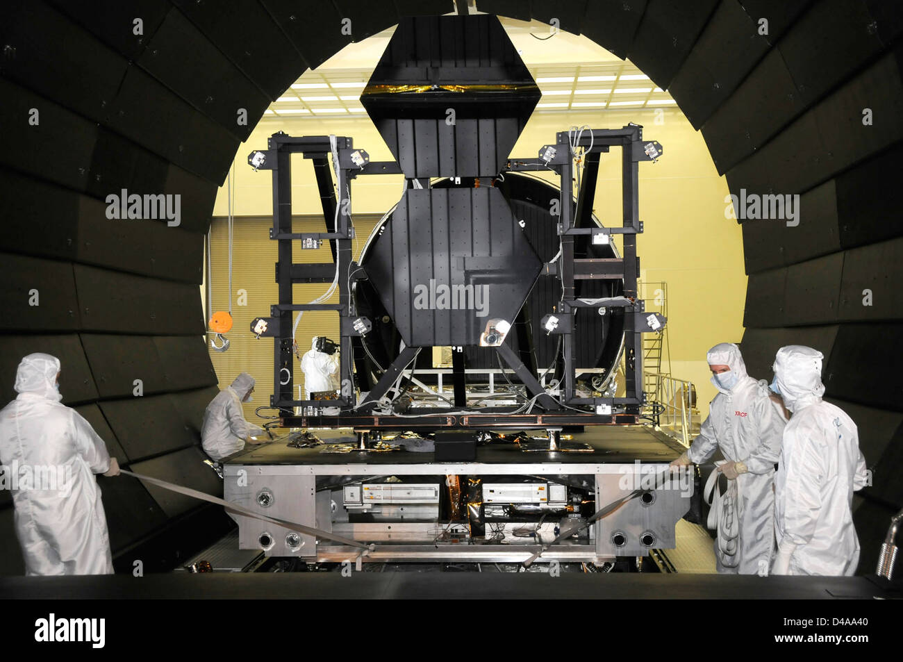 X ray and cryogenic facility hi-res stock photography and images - Alamy
