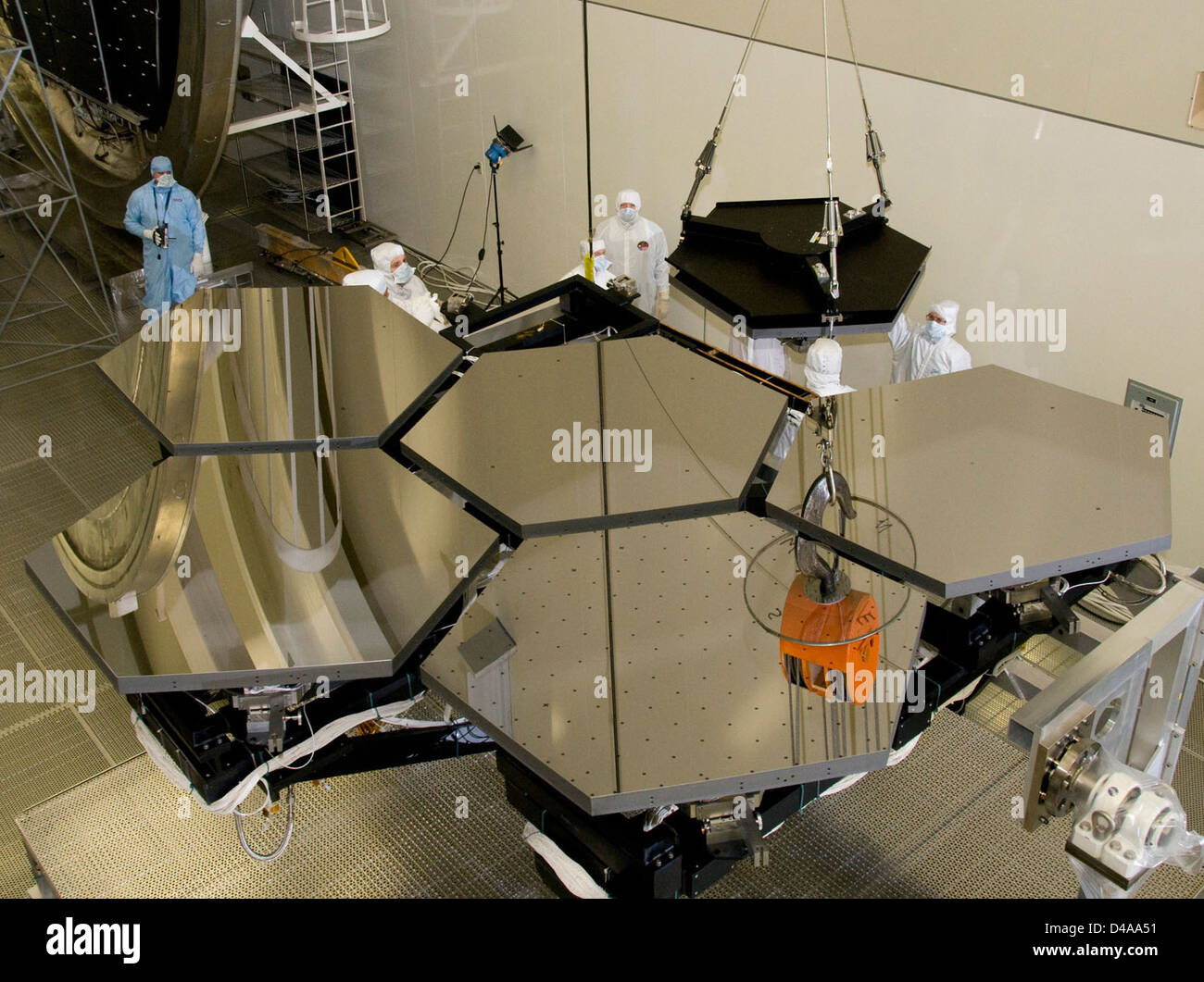 X ray and cryogenic facility hi-res stock photography and images - Alamy