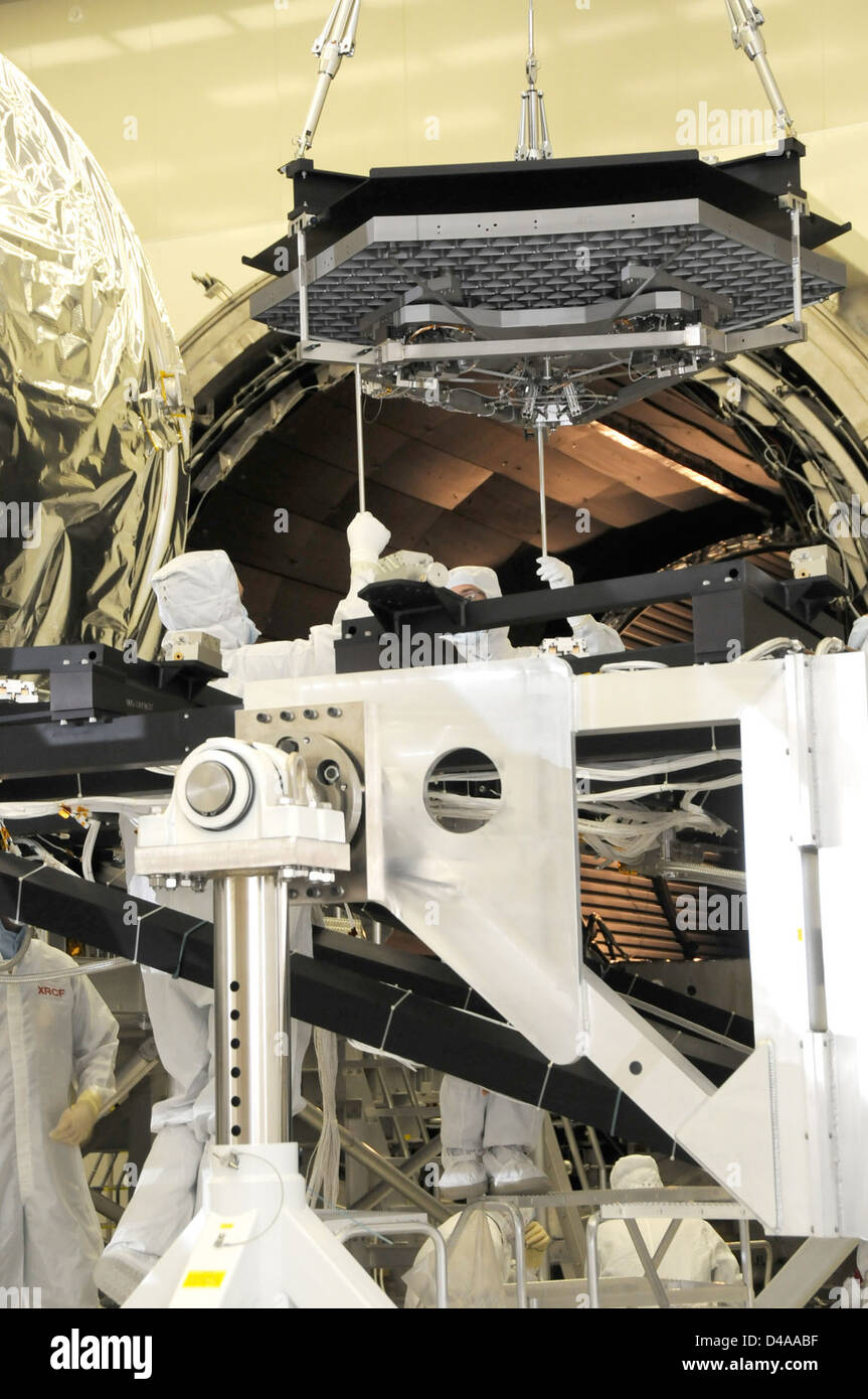 The James Webb Space Telescope's mirrors arrive at NASA's Marshall ...