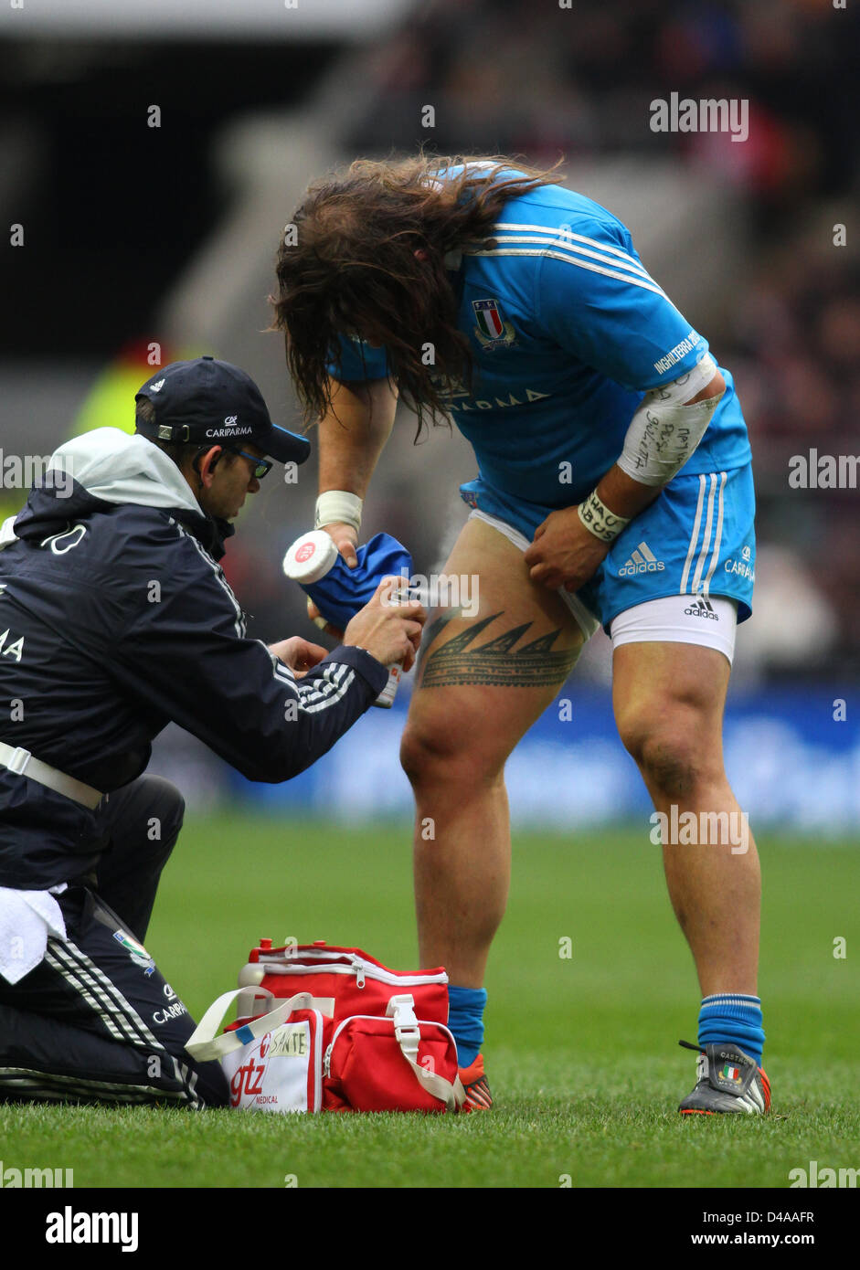 MARTIN CASTROGIOVANNI INJURY ENGLAND V ITALY TWICKENHAM STADIUM LONDON ...