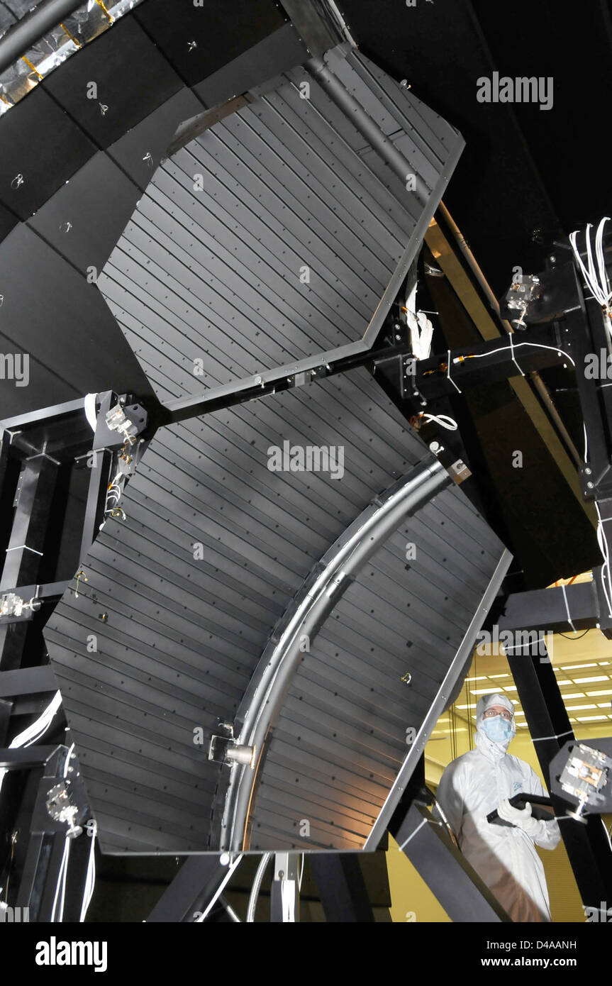JWST mirrors arrive at NASA Marshall Space Flight Center for cryogenic ...