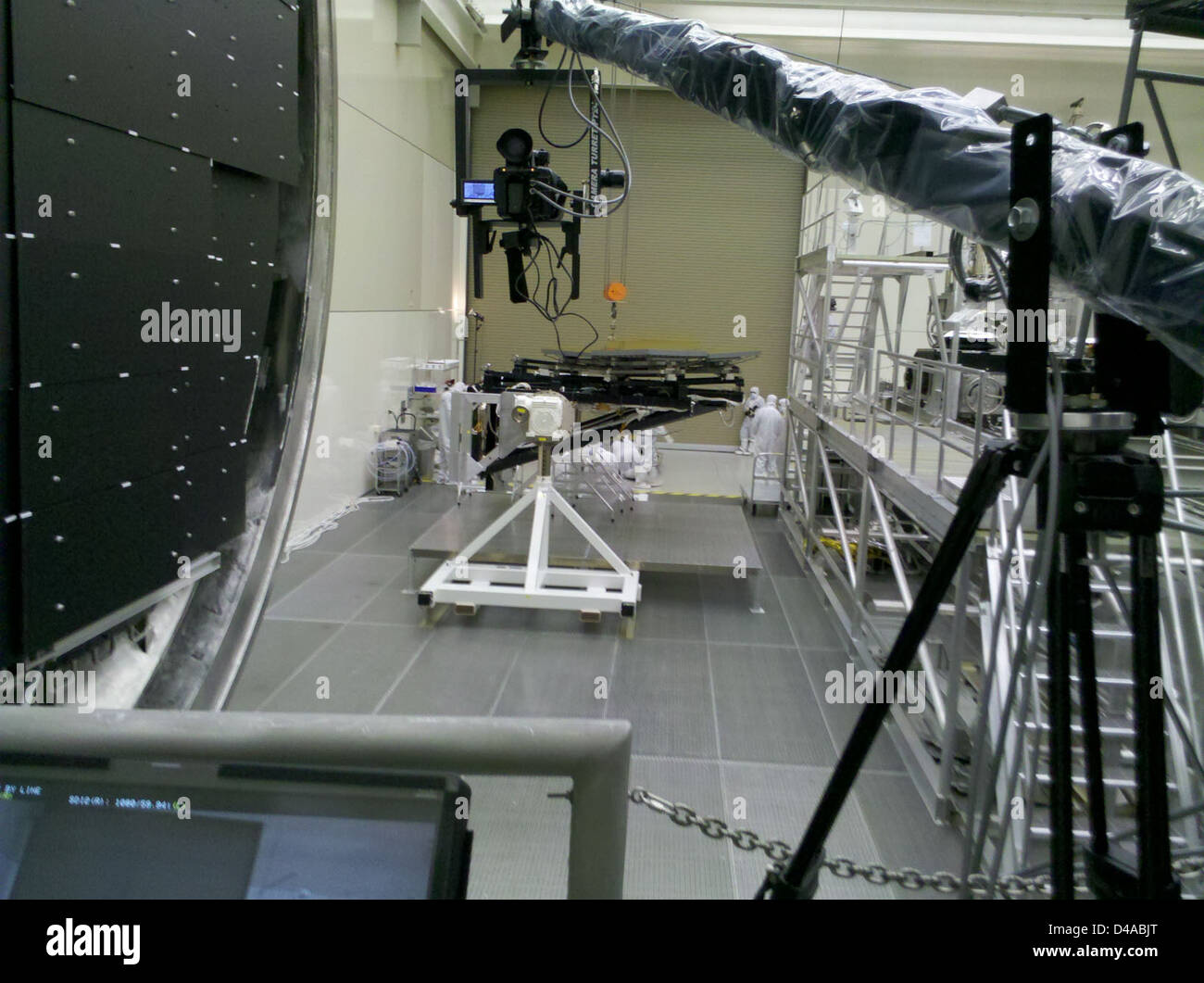 Cryogenic testing of the James Webb Space Telescope mirrors ensures ...