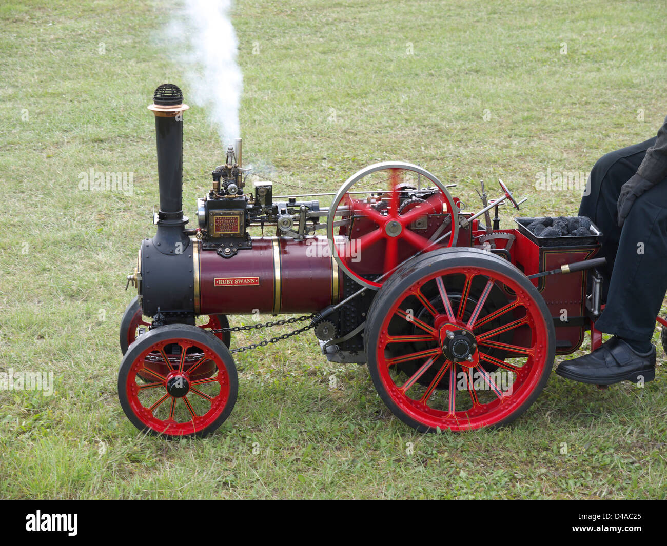 Miniature traction engine "Ruby Swann" at Morton Steam and Vintage ...