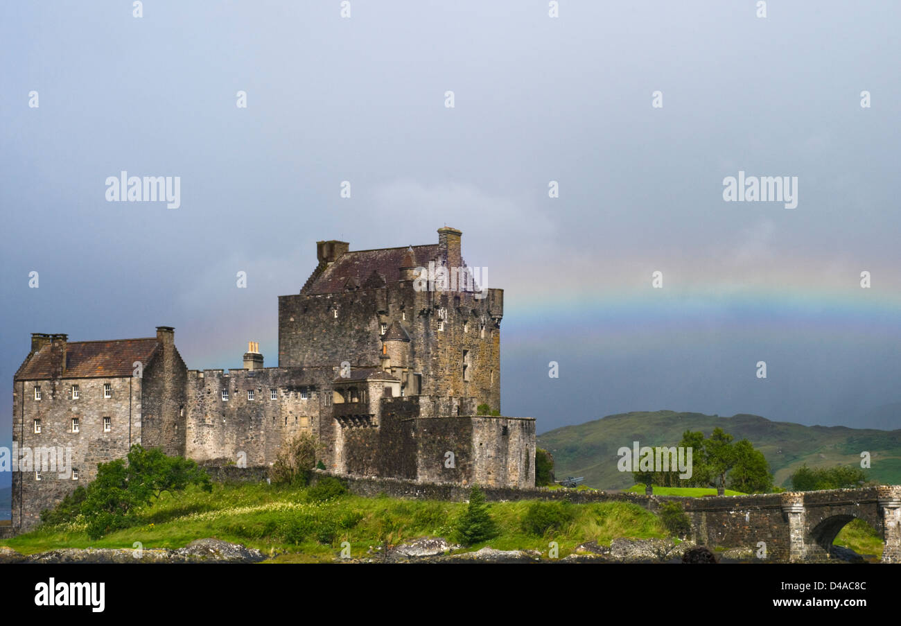 Scottish castle rainbow hi-res stock photography and images - Alamy