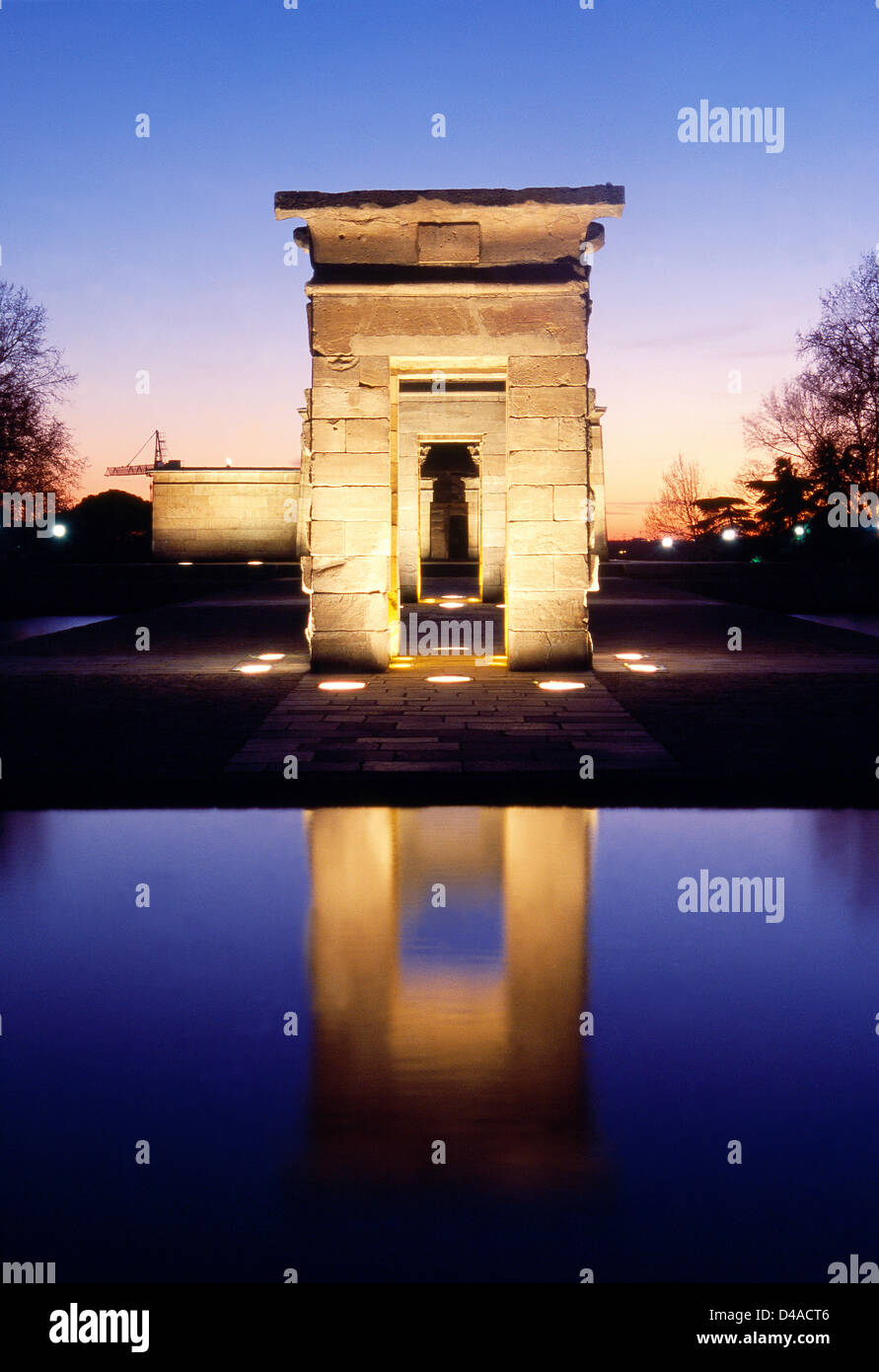 Pond temple debod illumination hi-res stock photography and images - Alamy