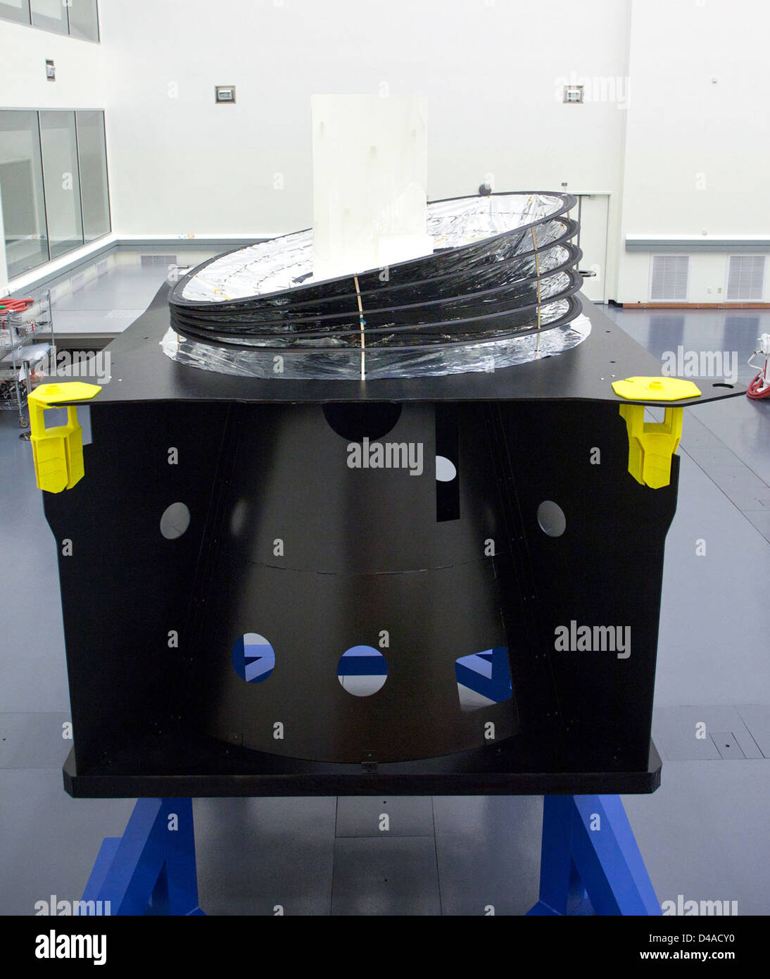 A model of the James Webb Space Telescope demonstrates its design ...