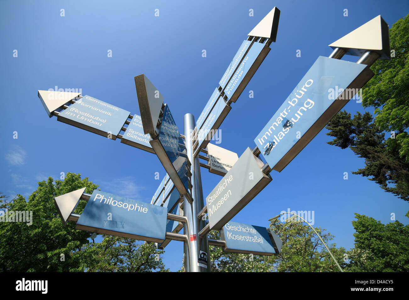 Campus direction signs hi-res stock photography and images - Alamy
