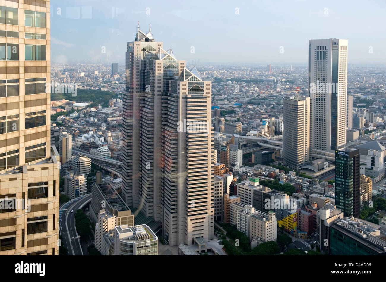 Aerial view of the downtown Tokyo city skyline from the observation ...