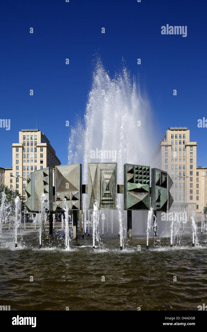 Floating ring fountain berlin hi-res stock photography and images - Alamy