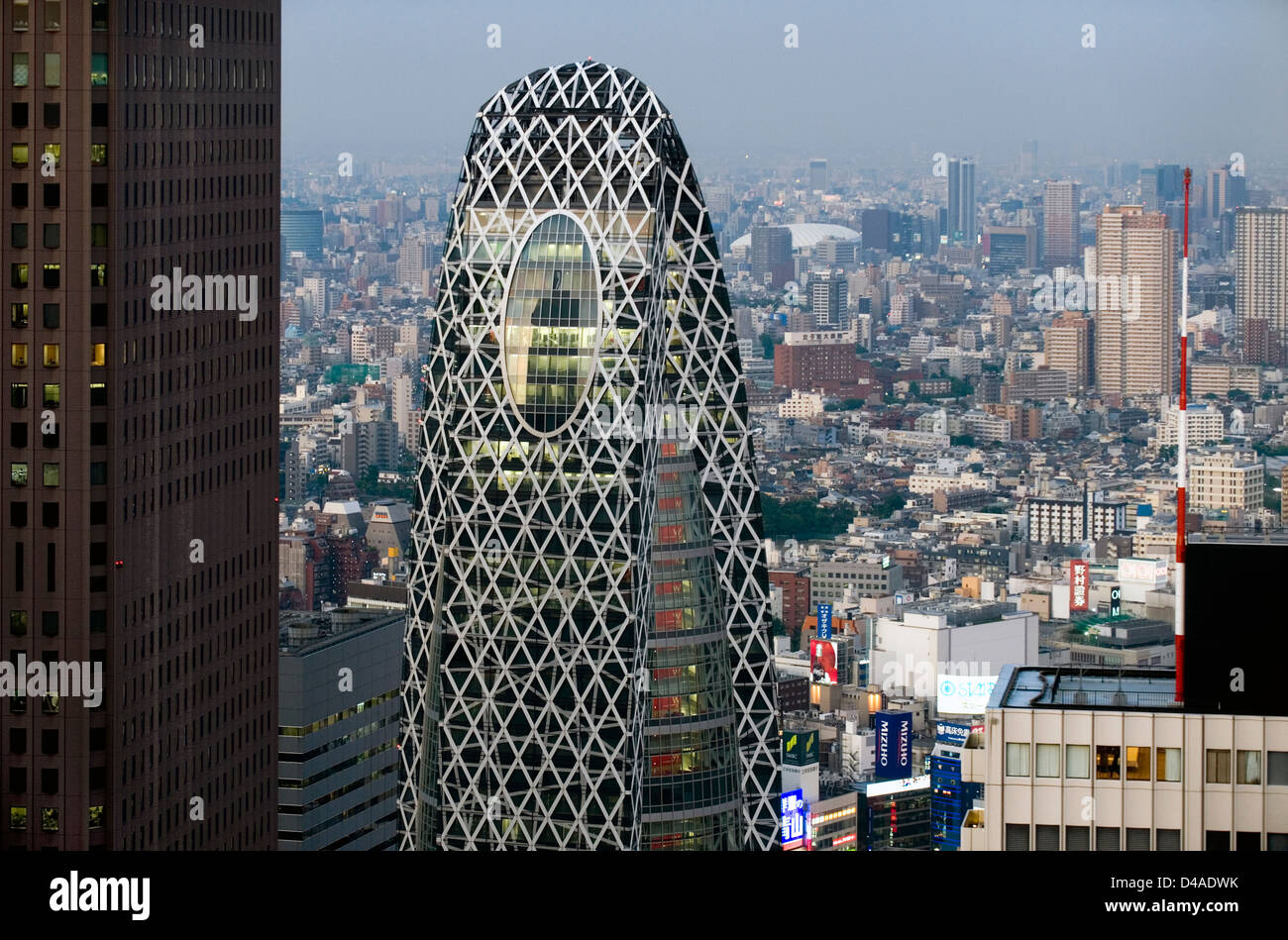 Shinjuku tower hi-res stock photography and images - Alamy