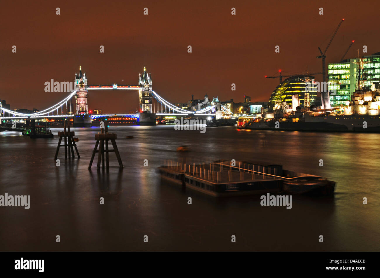 Tower bridge lit up hi-res stock photography and images - Alamy