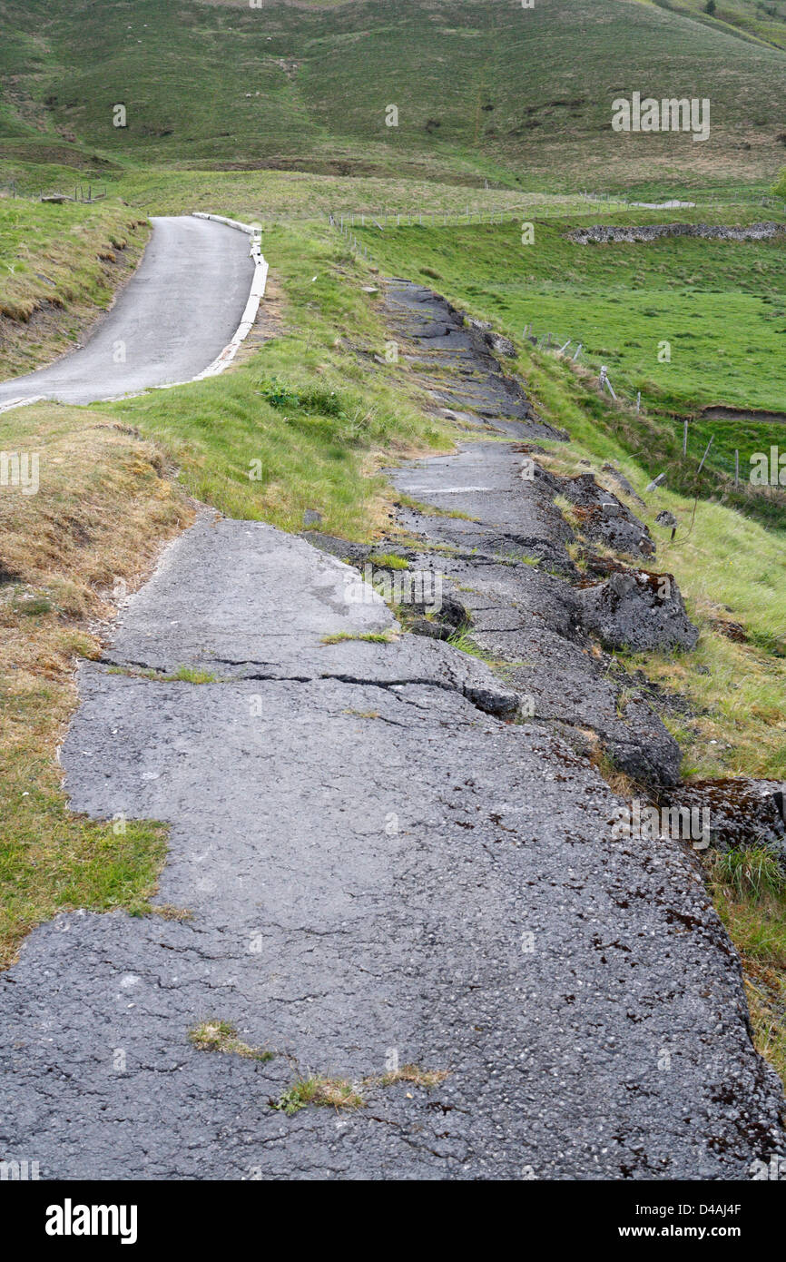 Road subsidence hi-res stock photography and images - Alamy