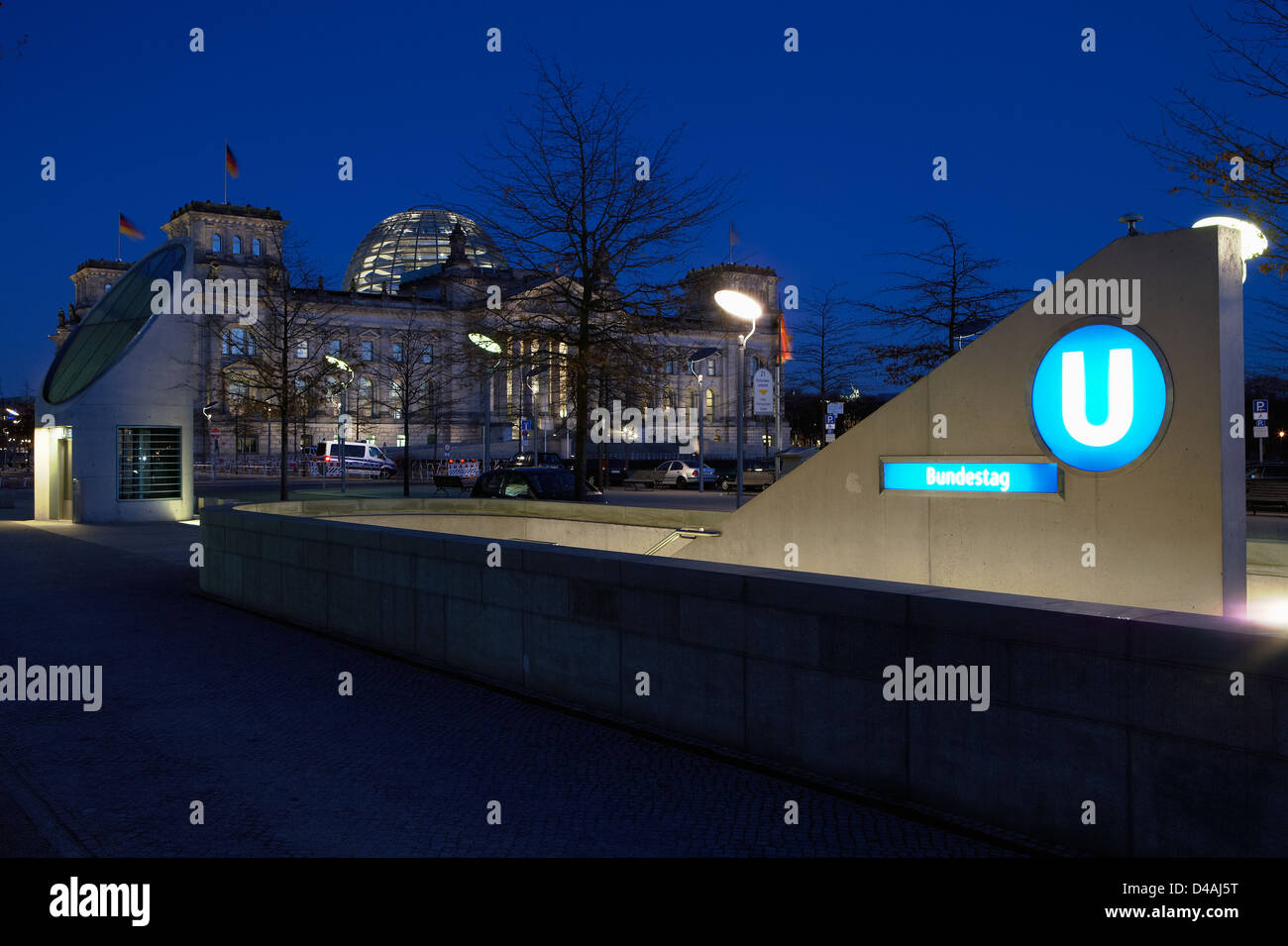 Reichstag station hi-res stock photography and images - Alamy