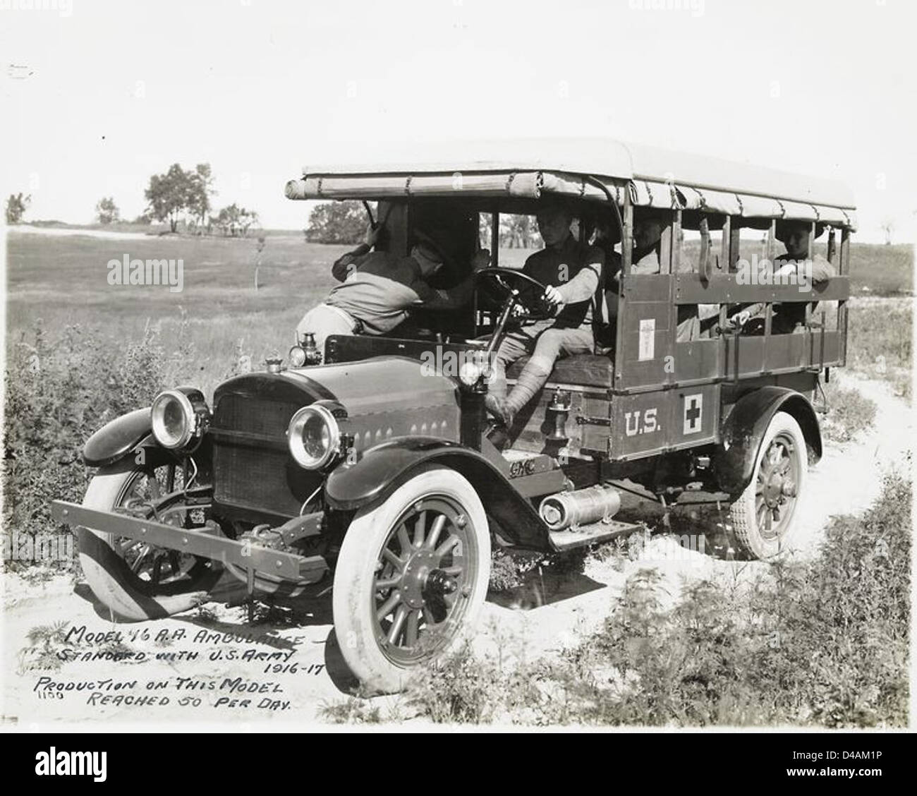 Old army ambulance hi-res stock photography and images - Alamy