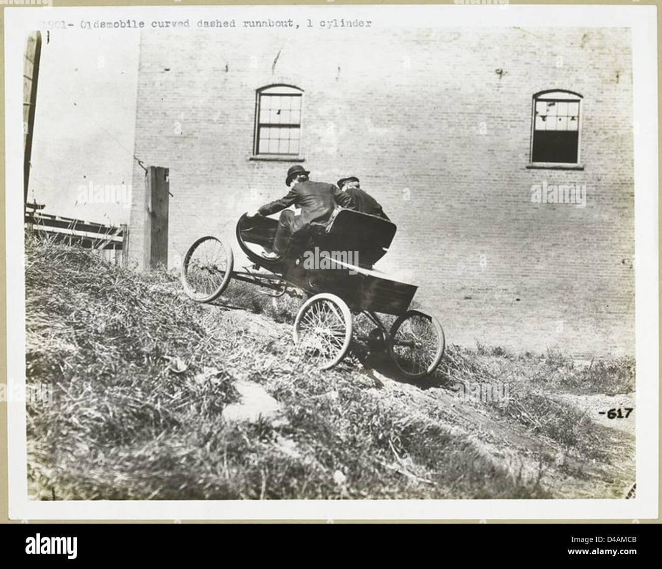 1901 - Oldsmobile , curved dashed runabout, 1 cylinder Stock Photo - Alamy