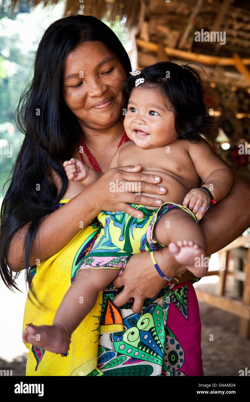 Embera indian family hi-res stock photography and images - Alamy