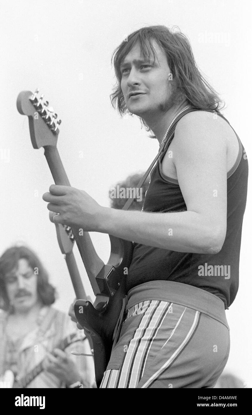 Kleinwanzleben, DDR, Dieter Birr machine, singer and guitarist of the ...