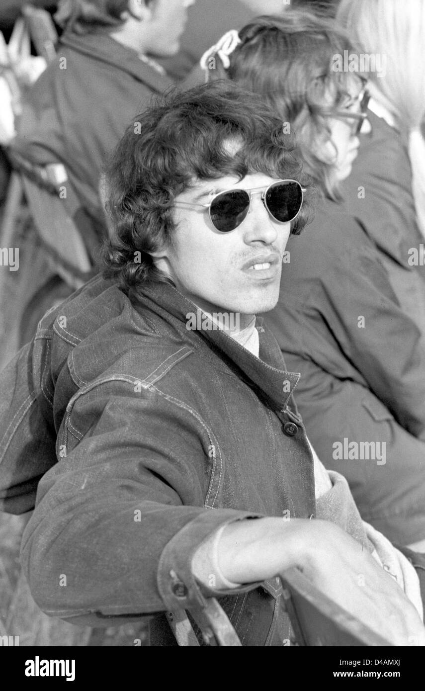 Kleinwanzleben, DDR, man with sunglasses portrait Stock Photo - Alamy