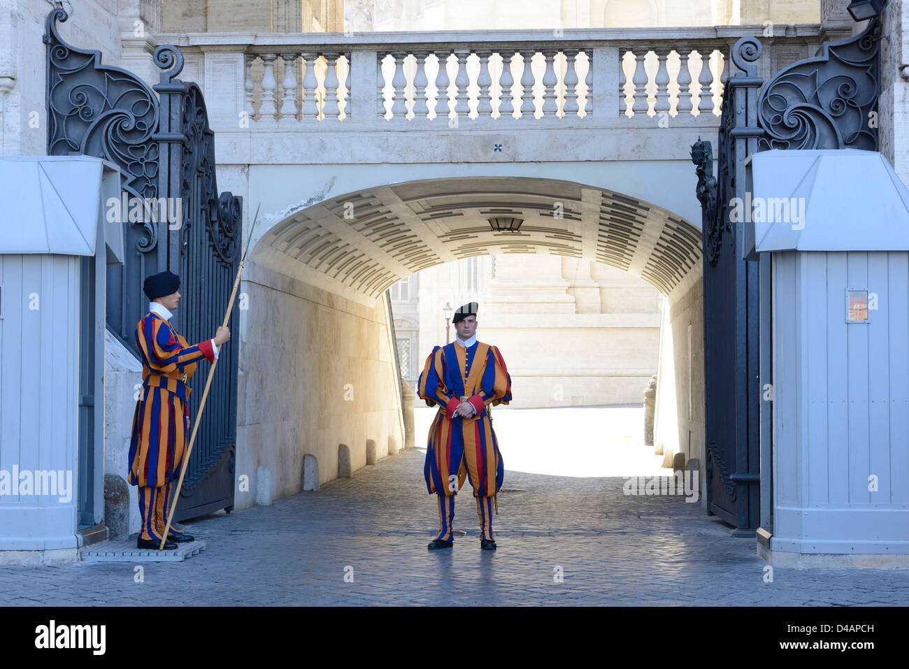 Swiss Guards on duty at the Vatican in Rome Stock Photo - Alamy