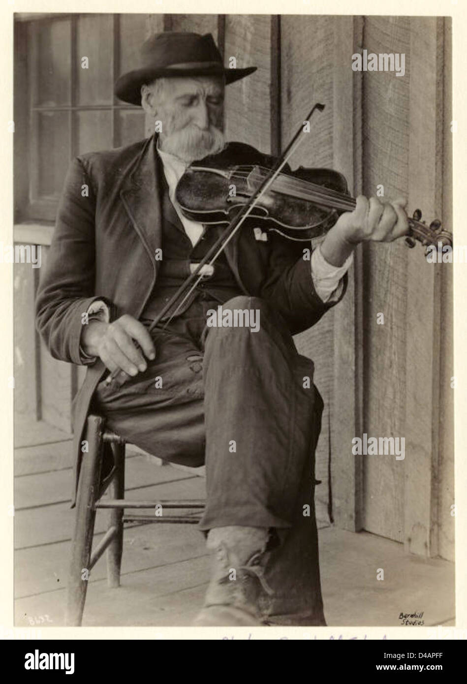 A 1920s photograph of a mountain fiddler from Appalachia, showcasing ...