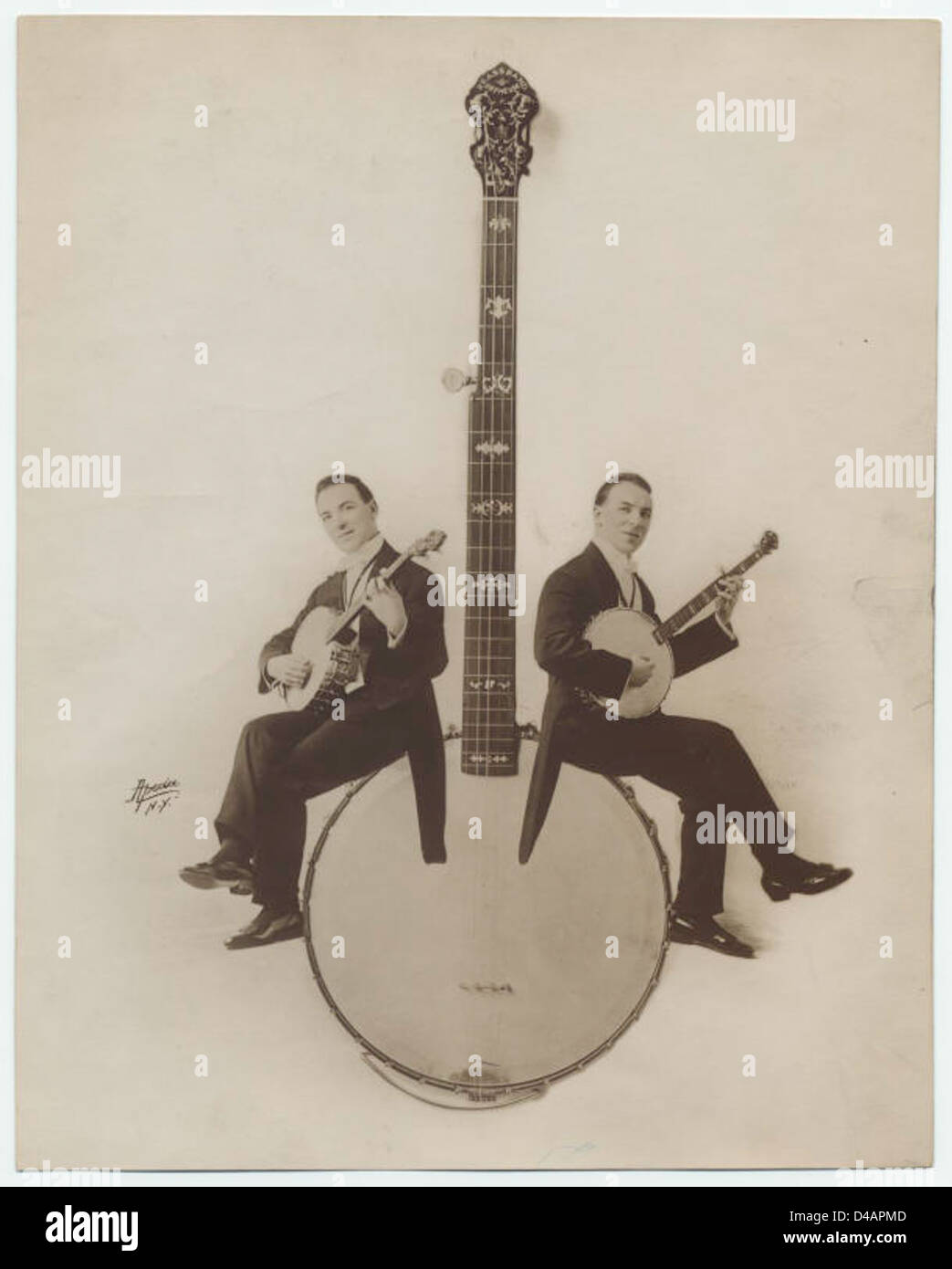 5 string banjo hi-res stock photography and images - Alamy