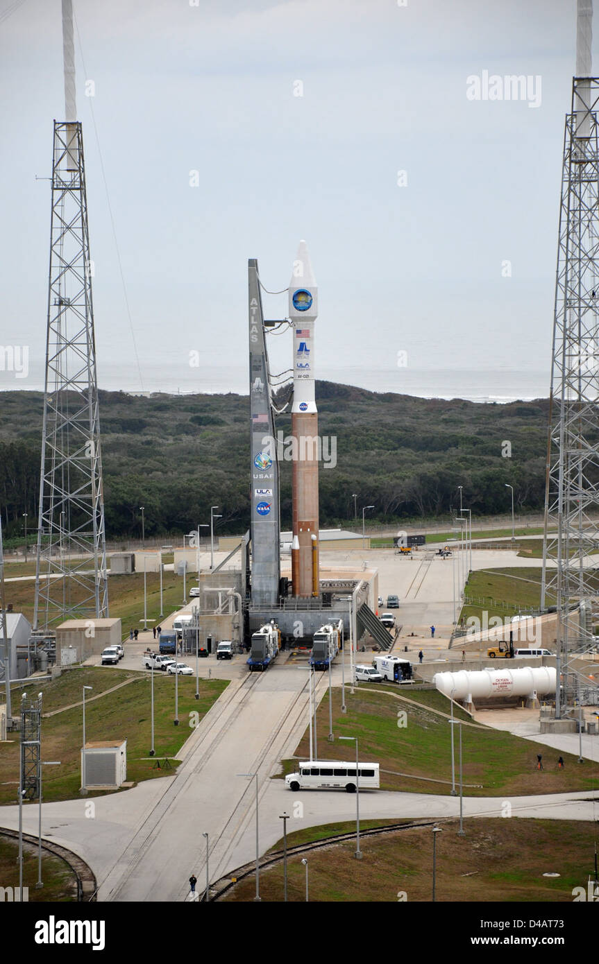 Launch preparation hi-res stock photography and images - Alamy