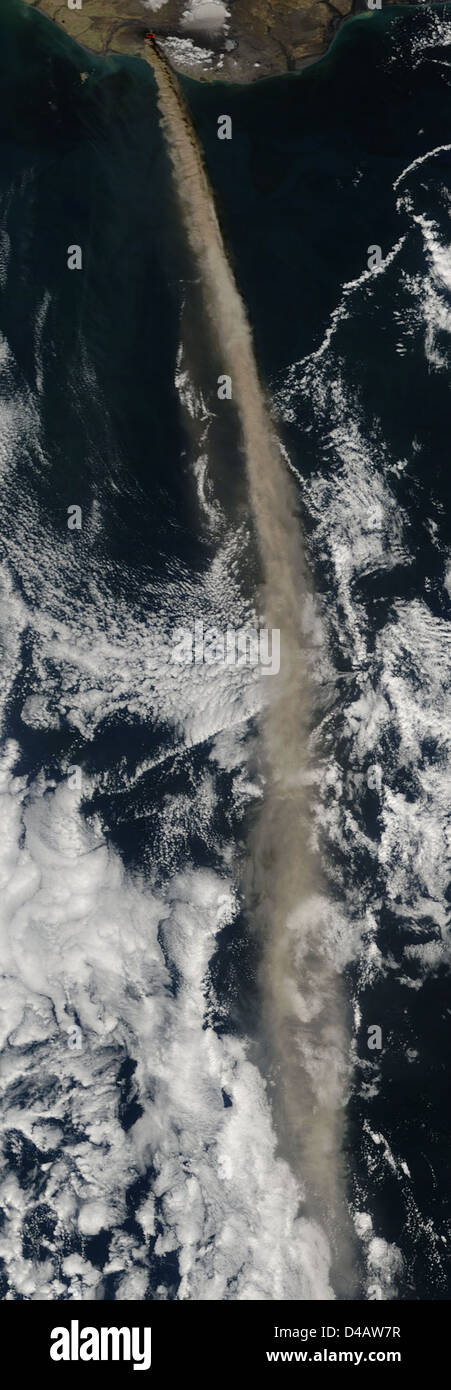 Ash plume from Eyjafjallajokull Volcano, Iceland May 11th View [detail ...