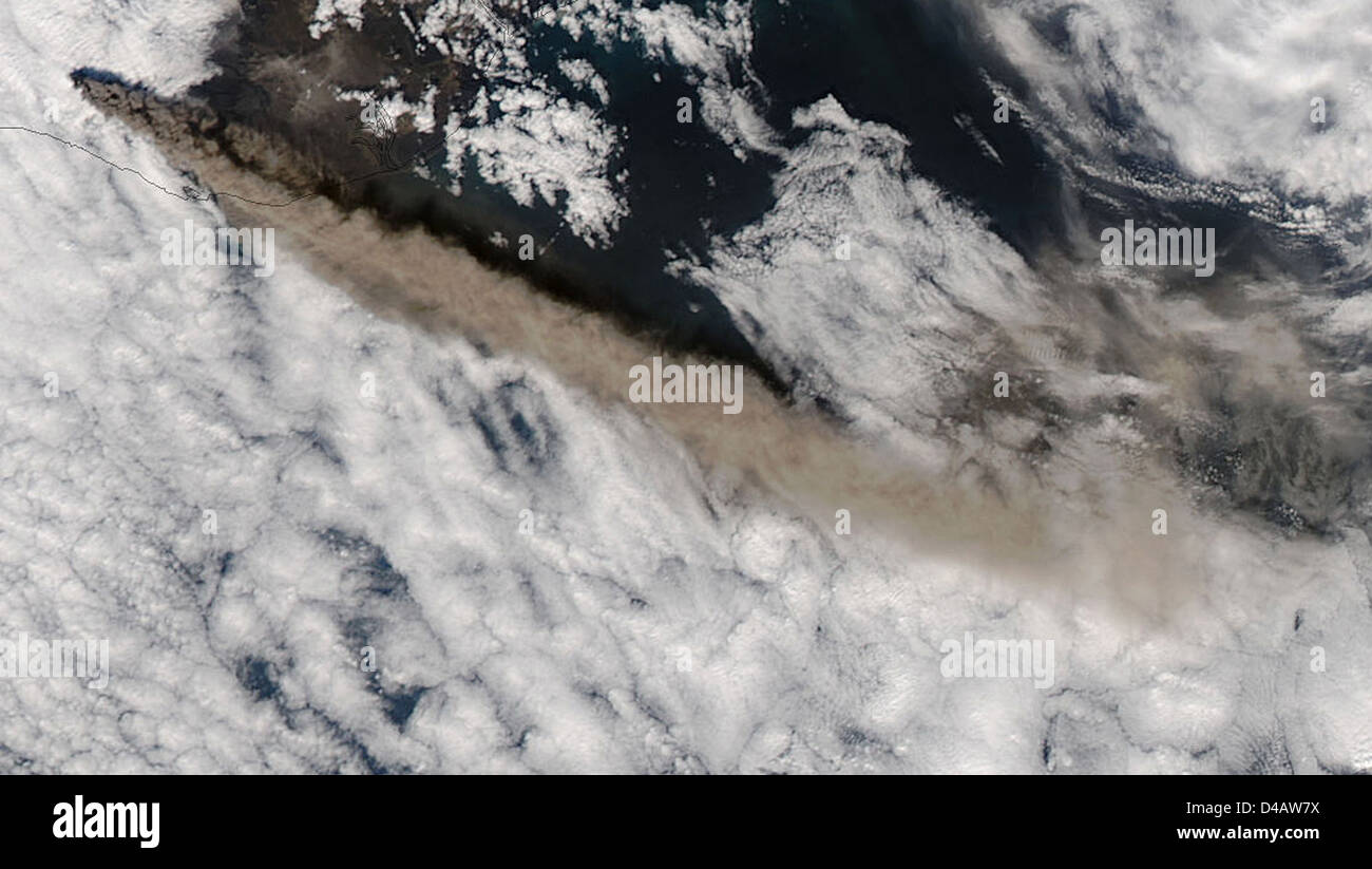 Ash plume from Eyjafjallajokull Volcano, Iceland May 12th View [detail ...