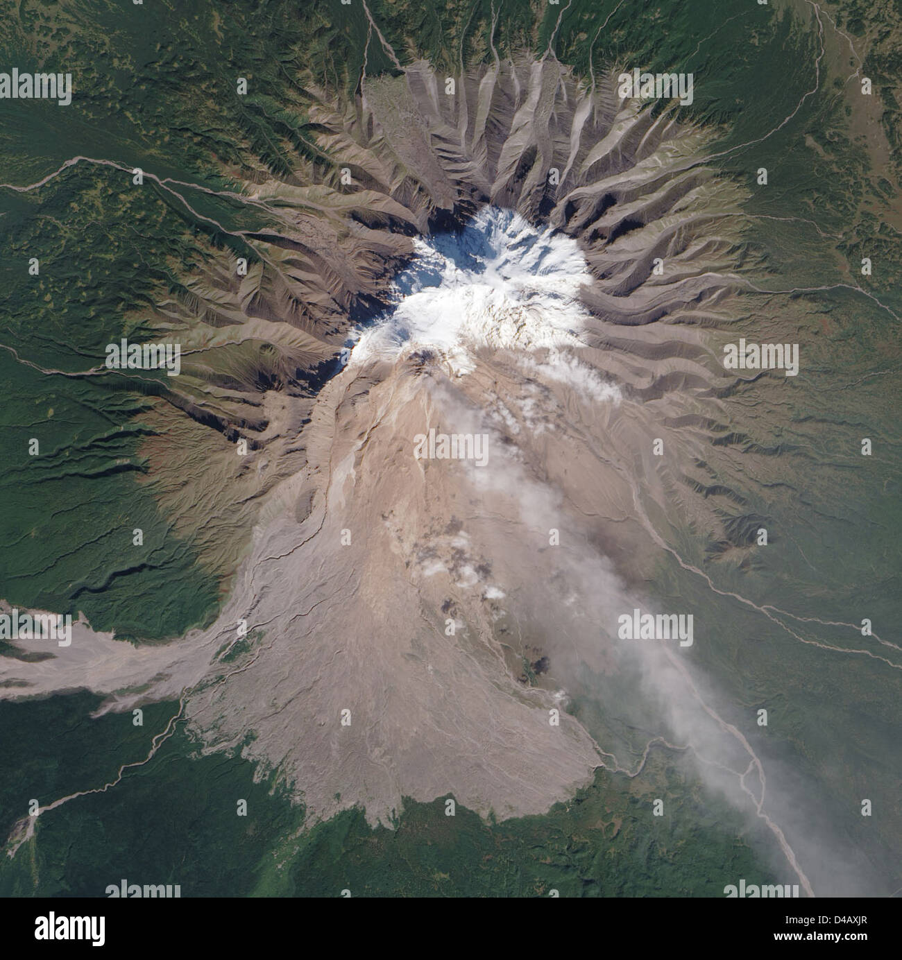 Shiveluch volcano eruption hi-res stock photography and images - Alamy