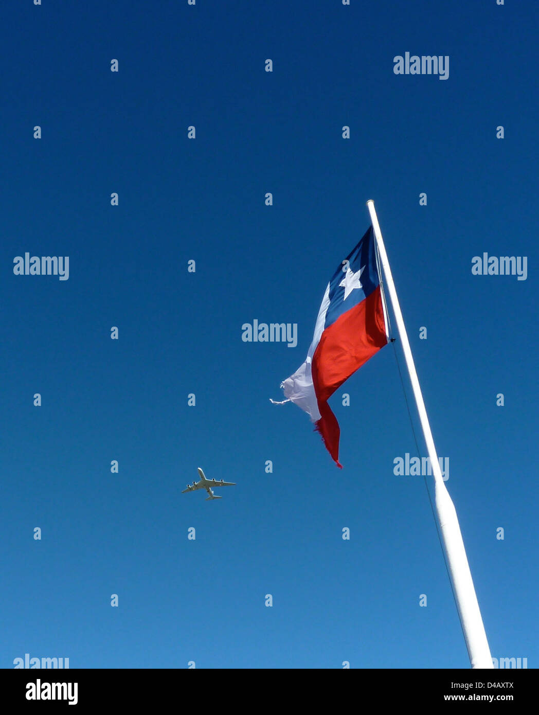 NASA's Operation IceBridge conducts aerial surveys over the South Pole ...