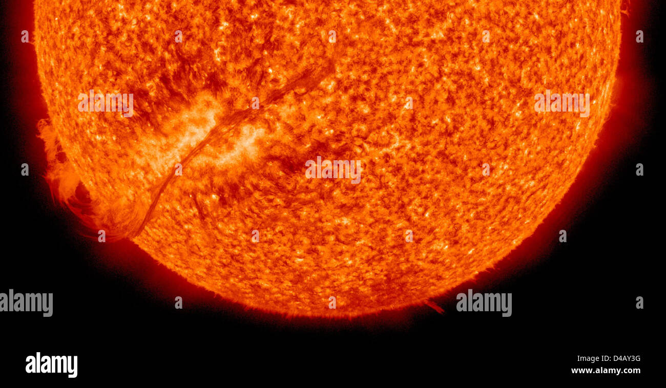 NASA's SDO captured solar filament structures on the Sun’s southeast ...