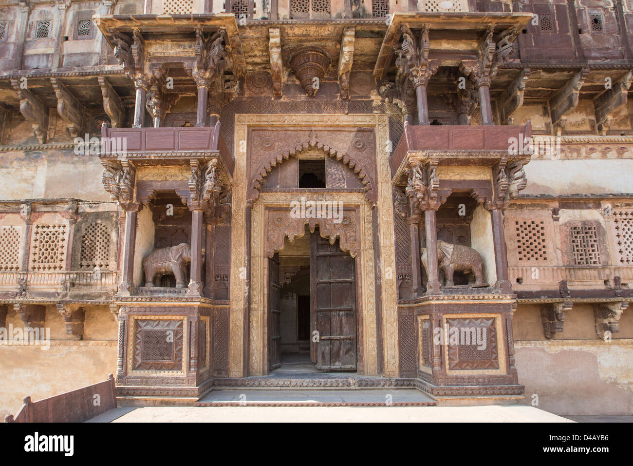 Gate to Jahangir Mahal, inside Orchha Fort, Orchha, India Stock Photo ...