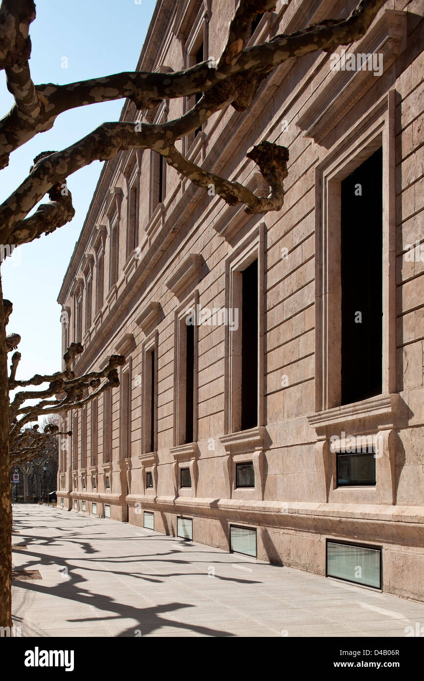 Palacio De Justicia in Burgos, Burgos, Spain. Architect: Primitivo ...