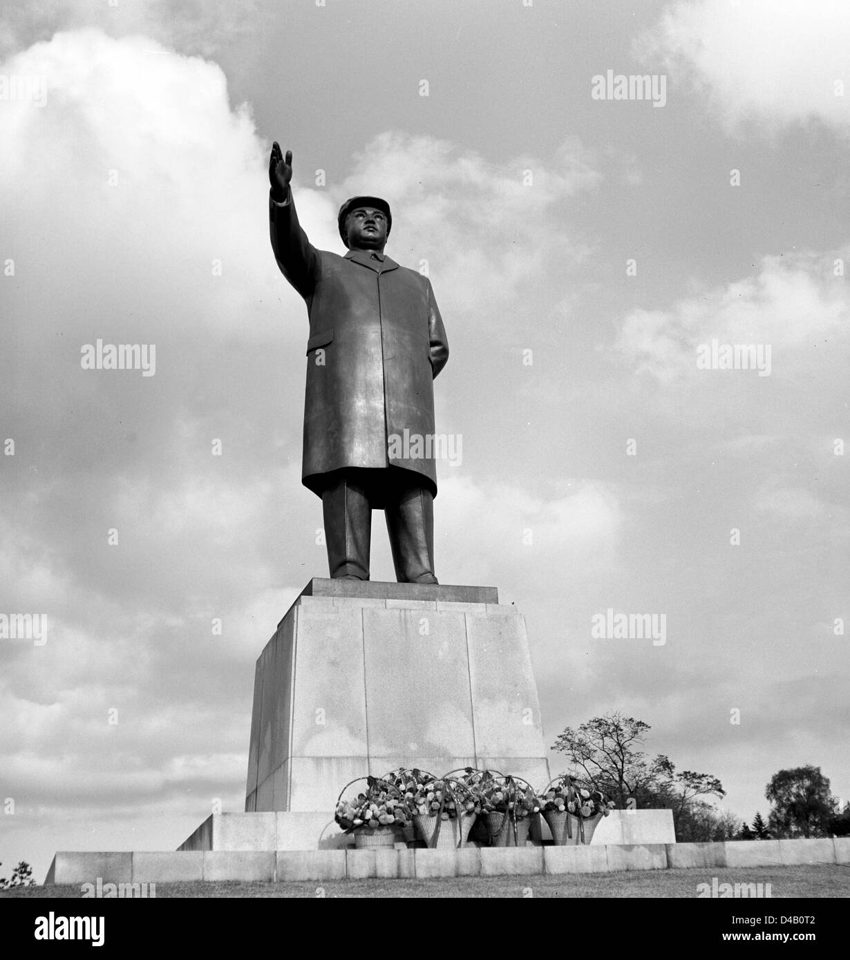 Cult of dictator hi-res stock photography and images - Alamy