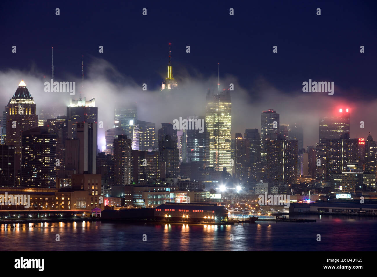 MIST BUILDINGS MIDTOWN SKYLINE HUDSON RIVER MANHATTAN NEW YORK USA ...