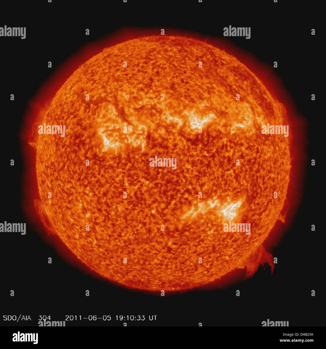 A full-disk HD video captures a dramatic solar blast, showcasing the ...