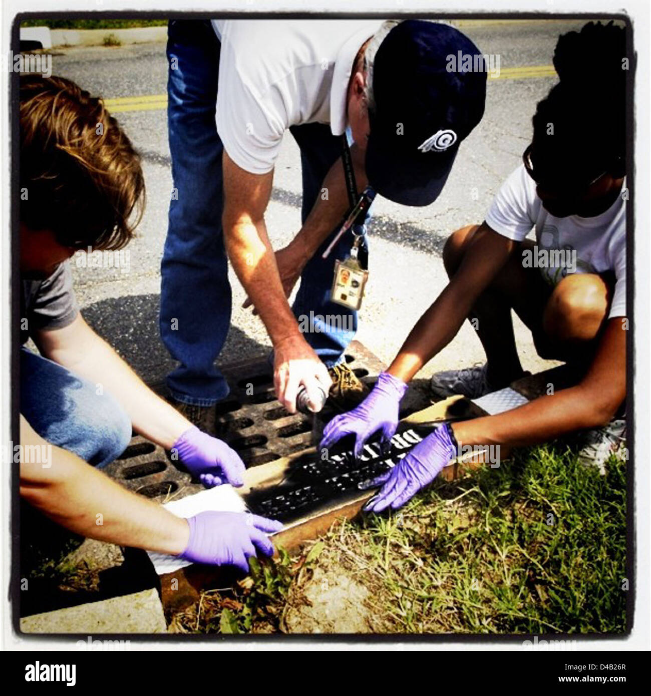 Volunteers stencil storm drains at Chesapeake Bay to raise awareness ...