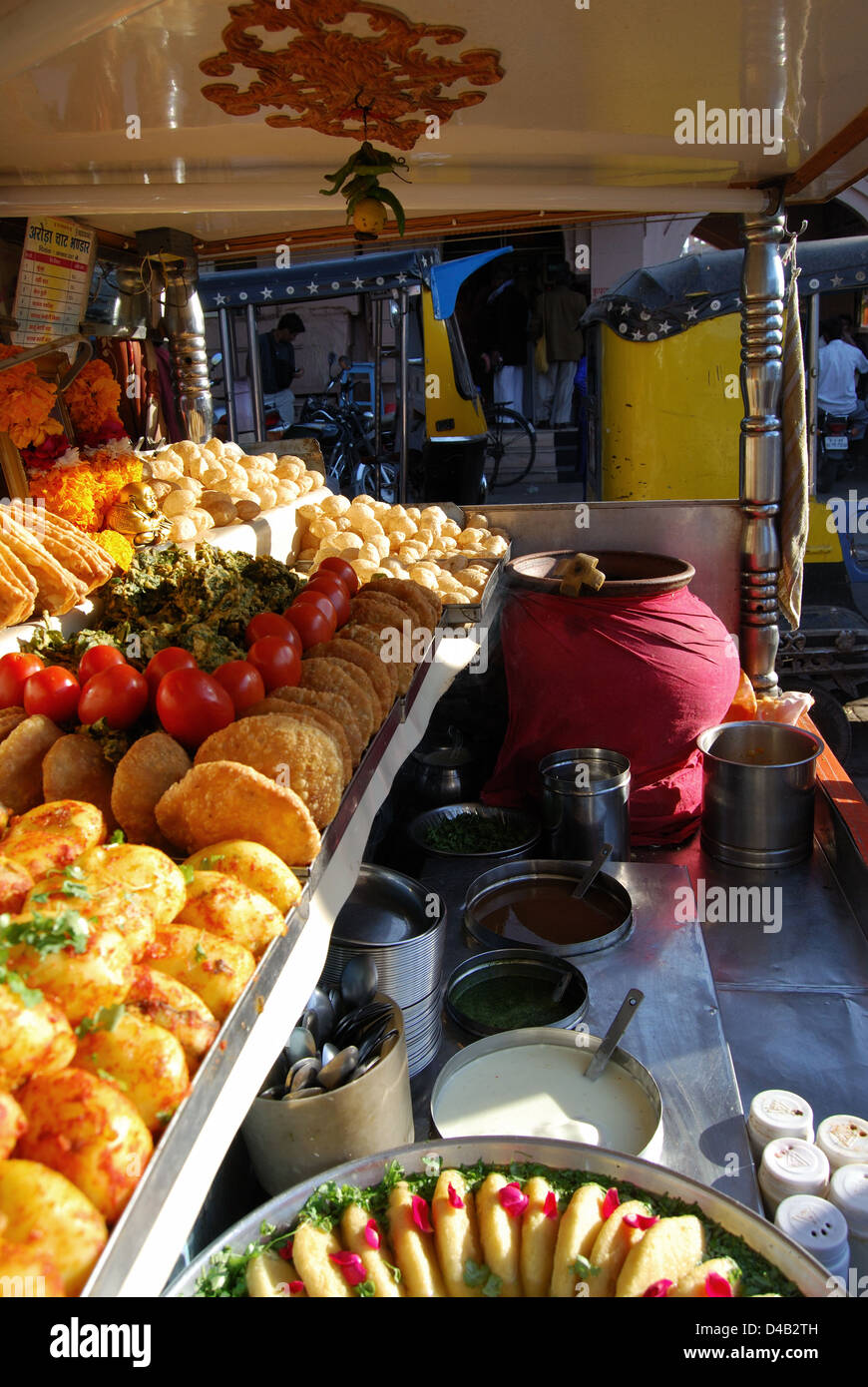 Chaat stall hi-res stock photography and images - Alamy