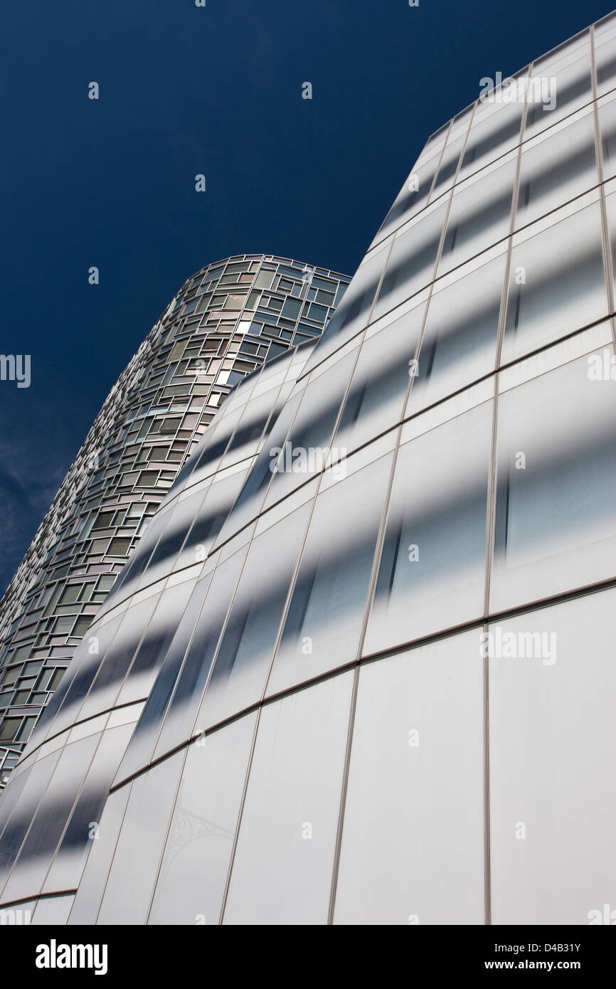 IAC BUILDING (©FRANK GEHRY 2007) WEST SIDE HIGHWAY CHELSEA MANHATTAN ...