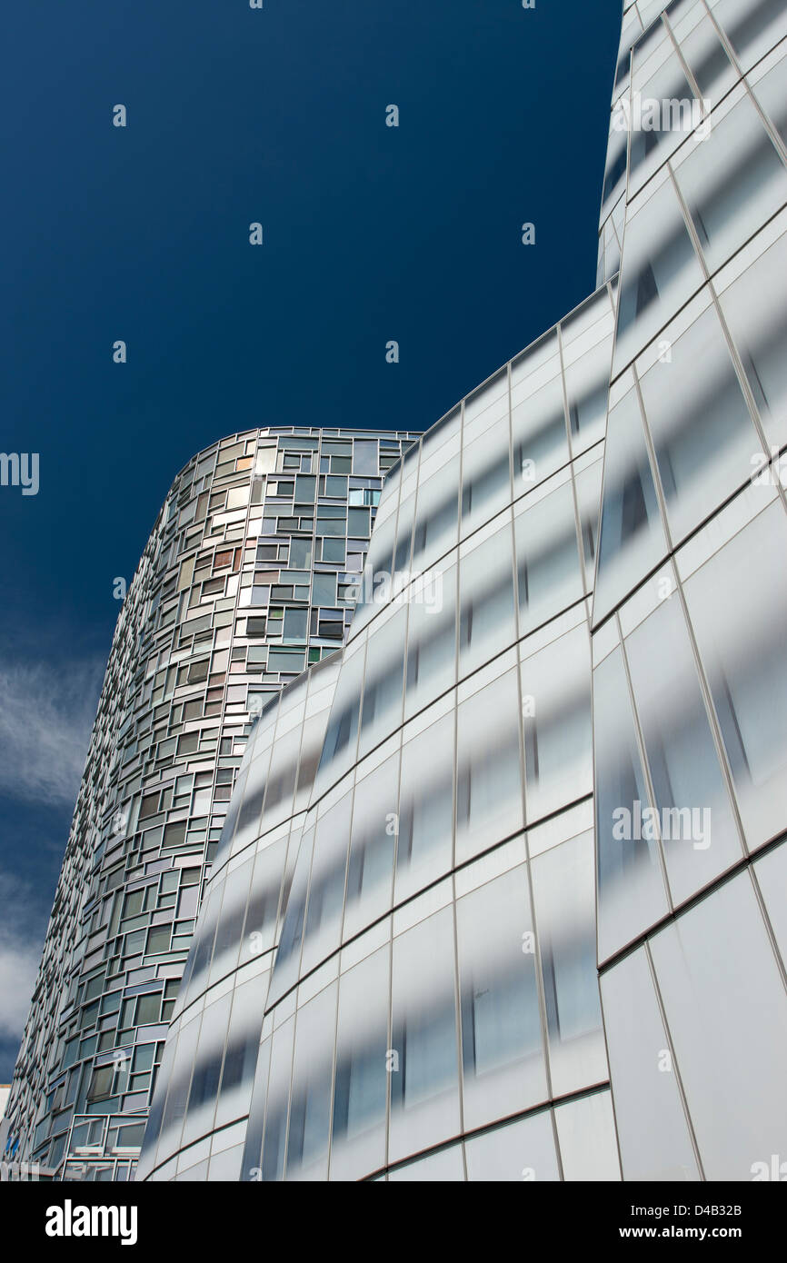 IAC BUILDING (©FRANK GEHRY 2007) WEST SIDE HIGHWAY CHELSEA MANHATTAN ...