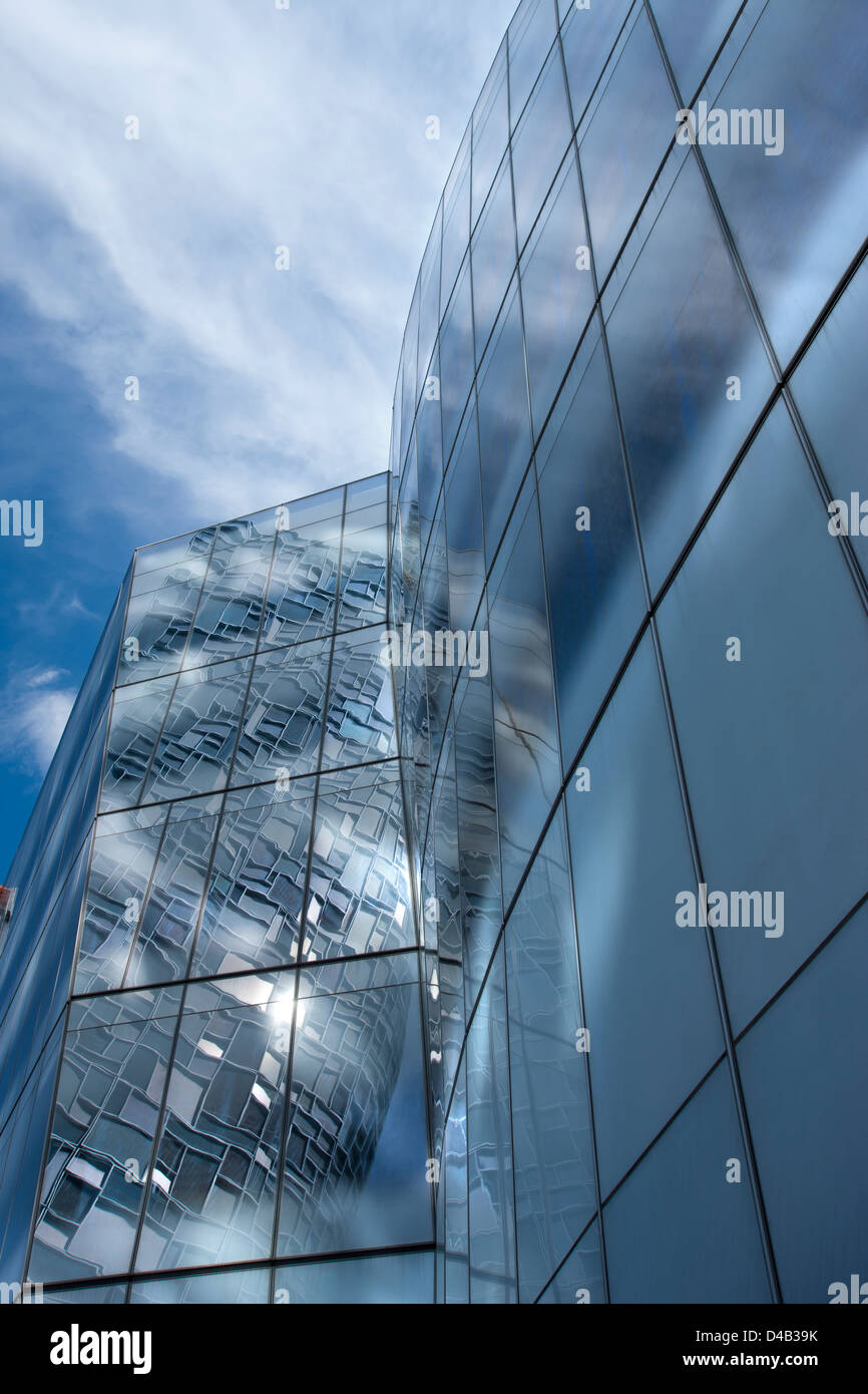 IAC BUILDING (©FRANK GEHRY 2007) WEST SIDE HIGHWAY CHELSEA MANHATTAN ...