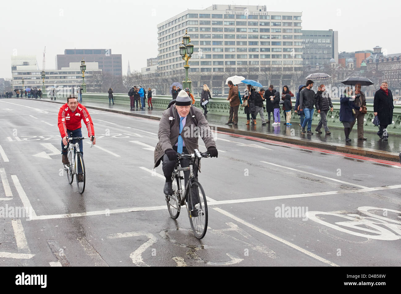 Mayor BORIS JOHNSON and Olympic cyclist CHRIS BOARDMAN cycle through ...