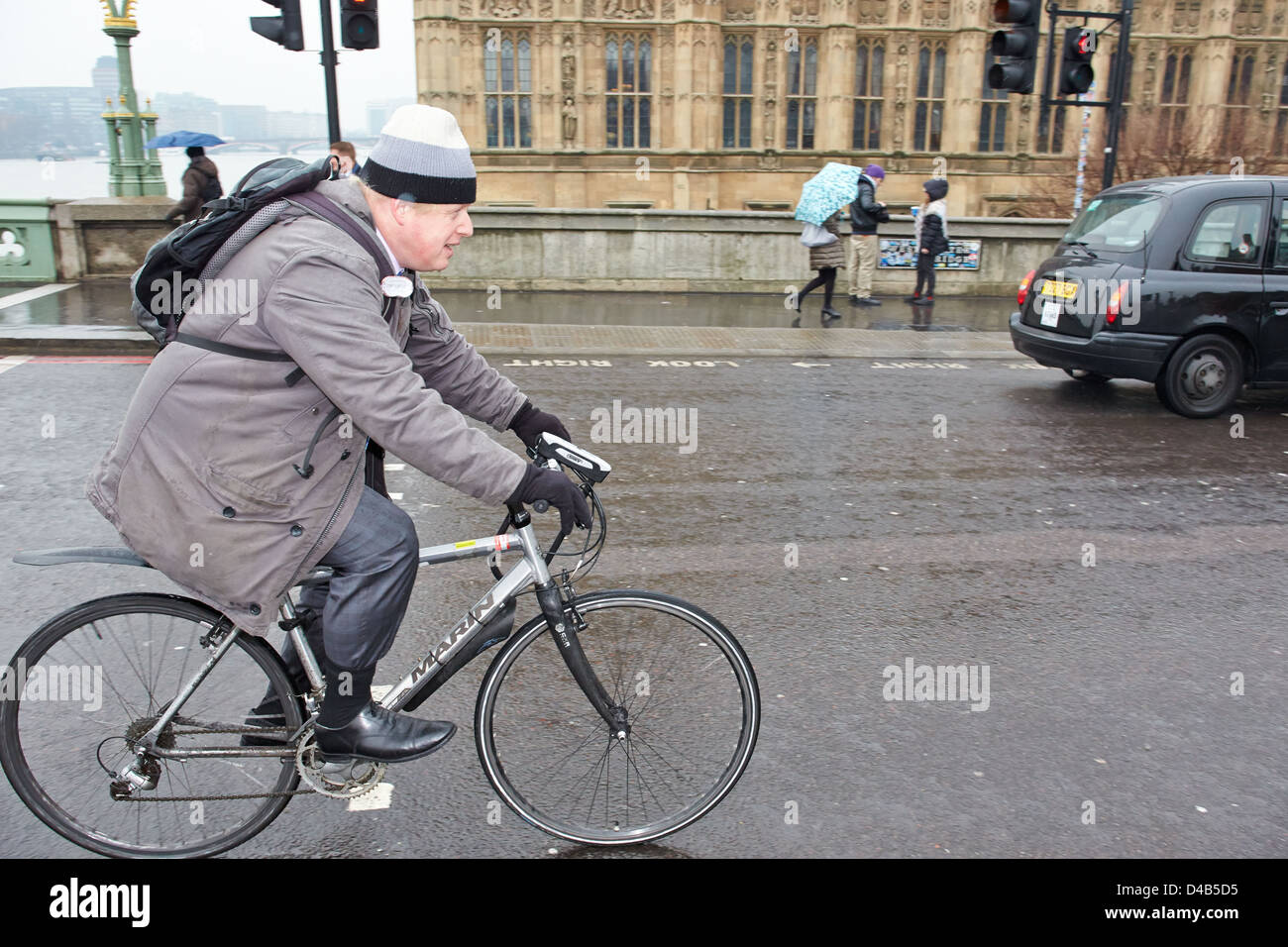 Mayor BORIS JOHNSON and Olympic cyclist CHRIS BOARDMAN cycle through ...