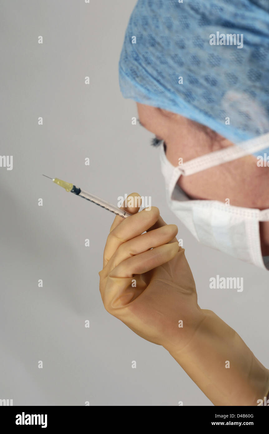 Doctor analysing syringe sample hi-res stock photography and images - Alamy
