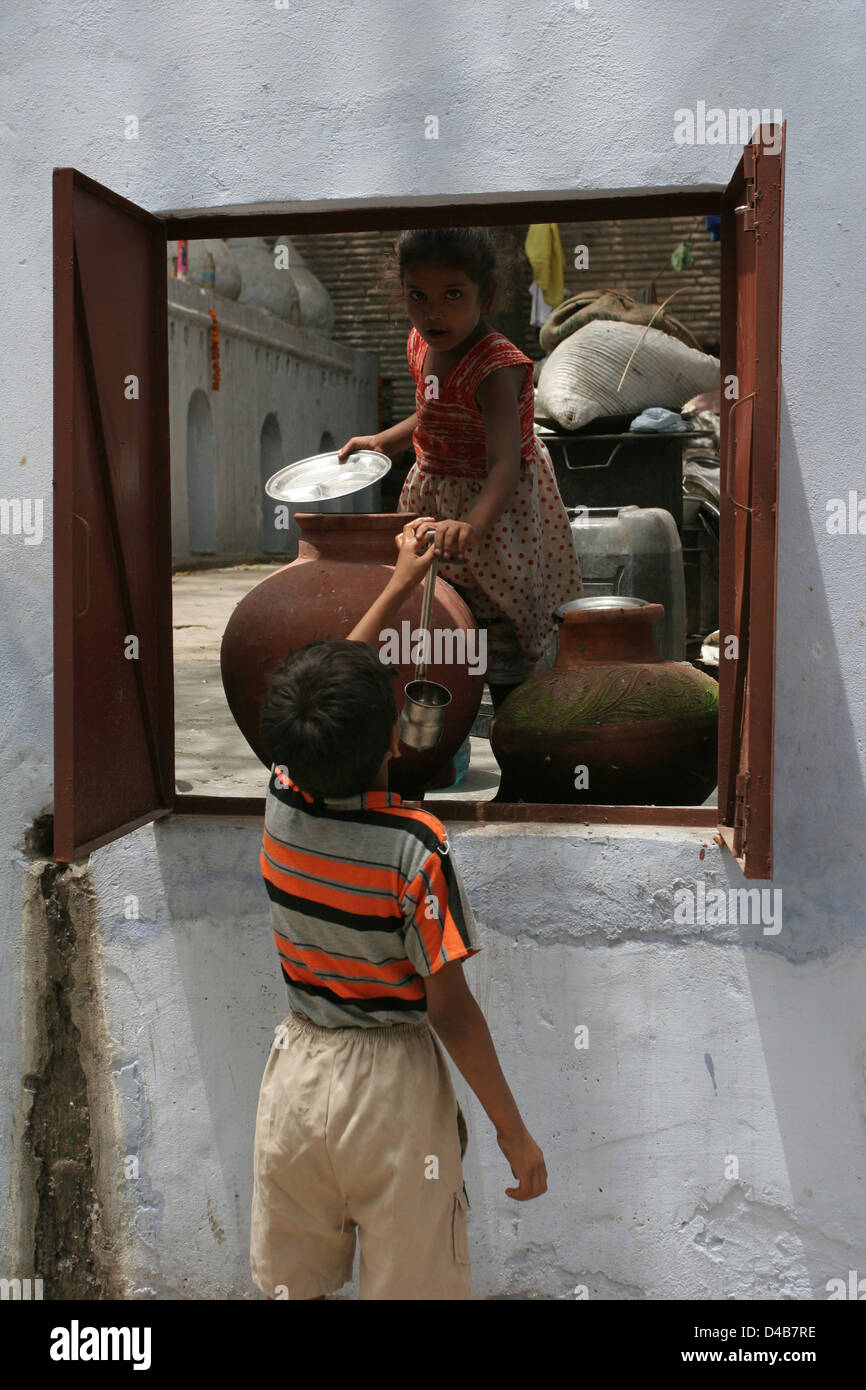 Public drinking water point, New Delhi Stock Photo - Alamy